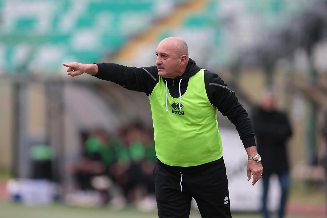 Robur in campo al Rastrello contro la Fezzanese. Mister Magrini ...