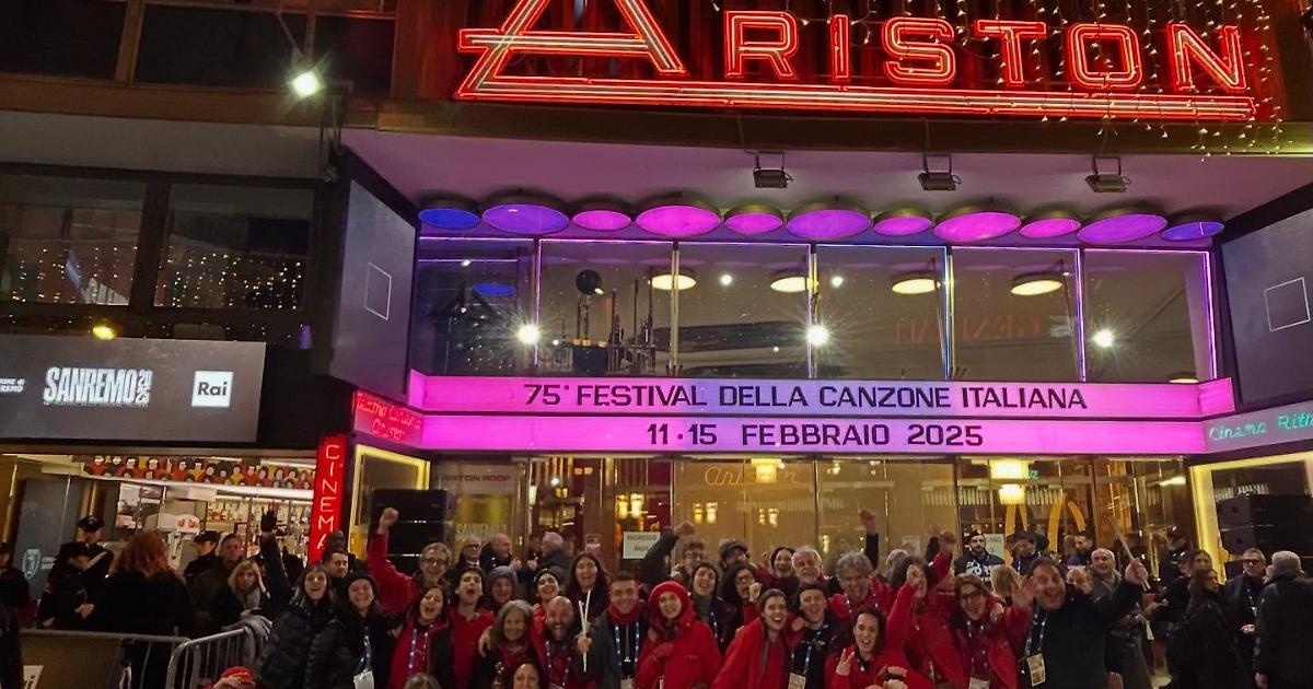 Festival di Sanremo, Jovanotti si esibisce insieme ai Bandao - Corriere ...