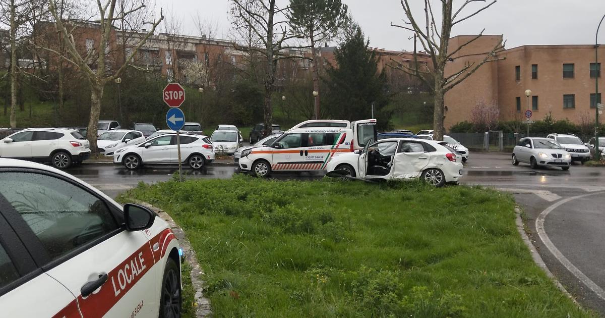 Siena, riaperta la viabilità in viale Bracci dopo l'incidente ...