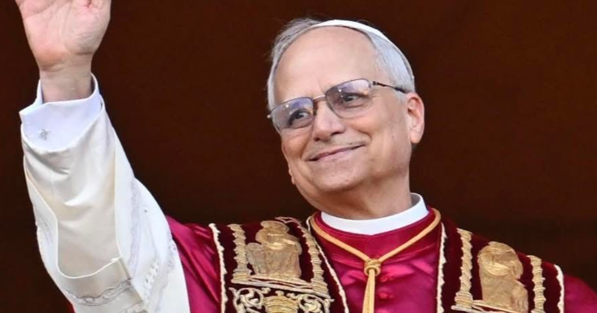 Papa Leone XIV saluta un tifoso giallorosso e dice: "Forza Roma ...